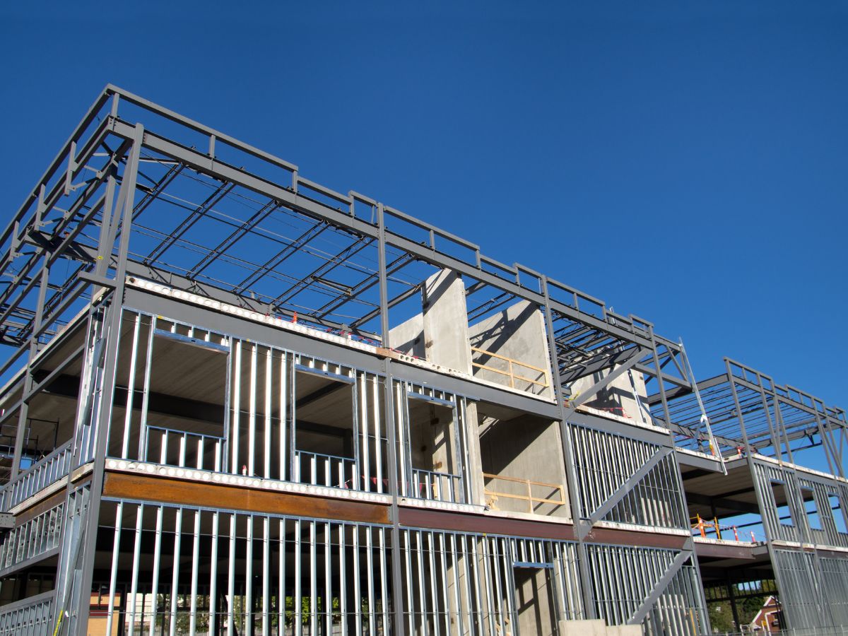 Understand the responsibilities of a commercial contractor